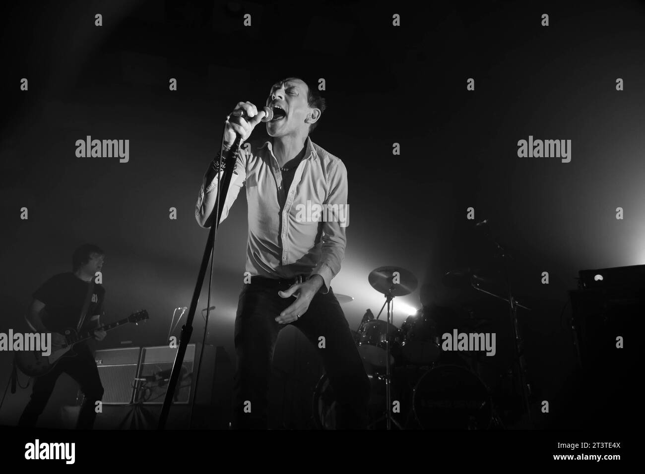 Photographs of Rick Witter of Shed Seven performing at Barrowland ...