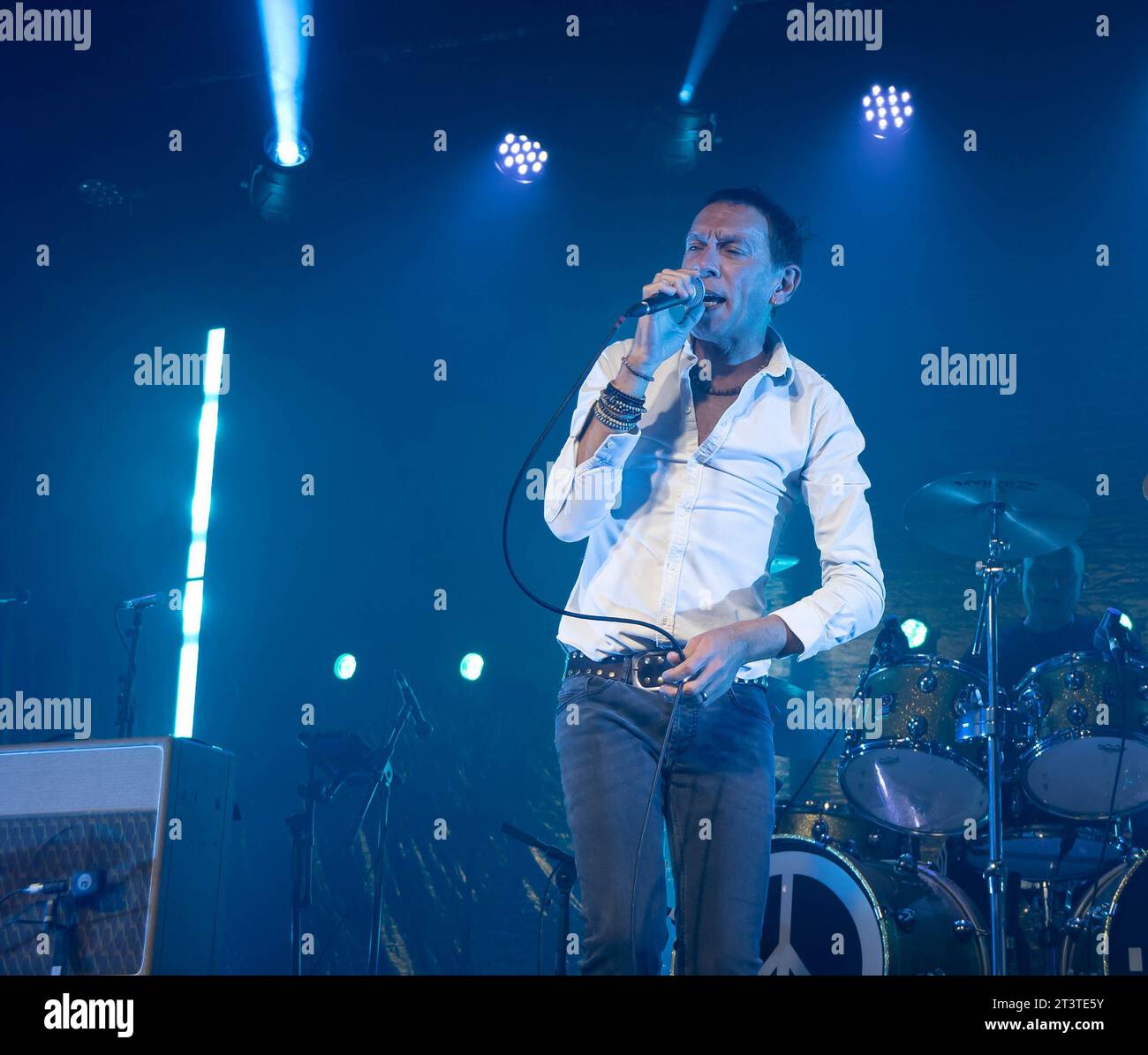 Photographs of Rick Witter of Shed Seven performing at Barrowland ...