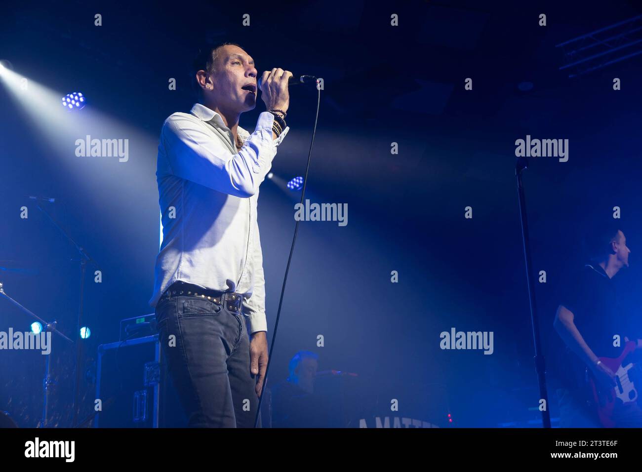 Photographs of Rick Witter of Shed Seven performing at Barrowland ...