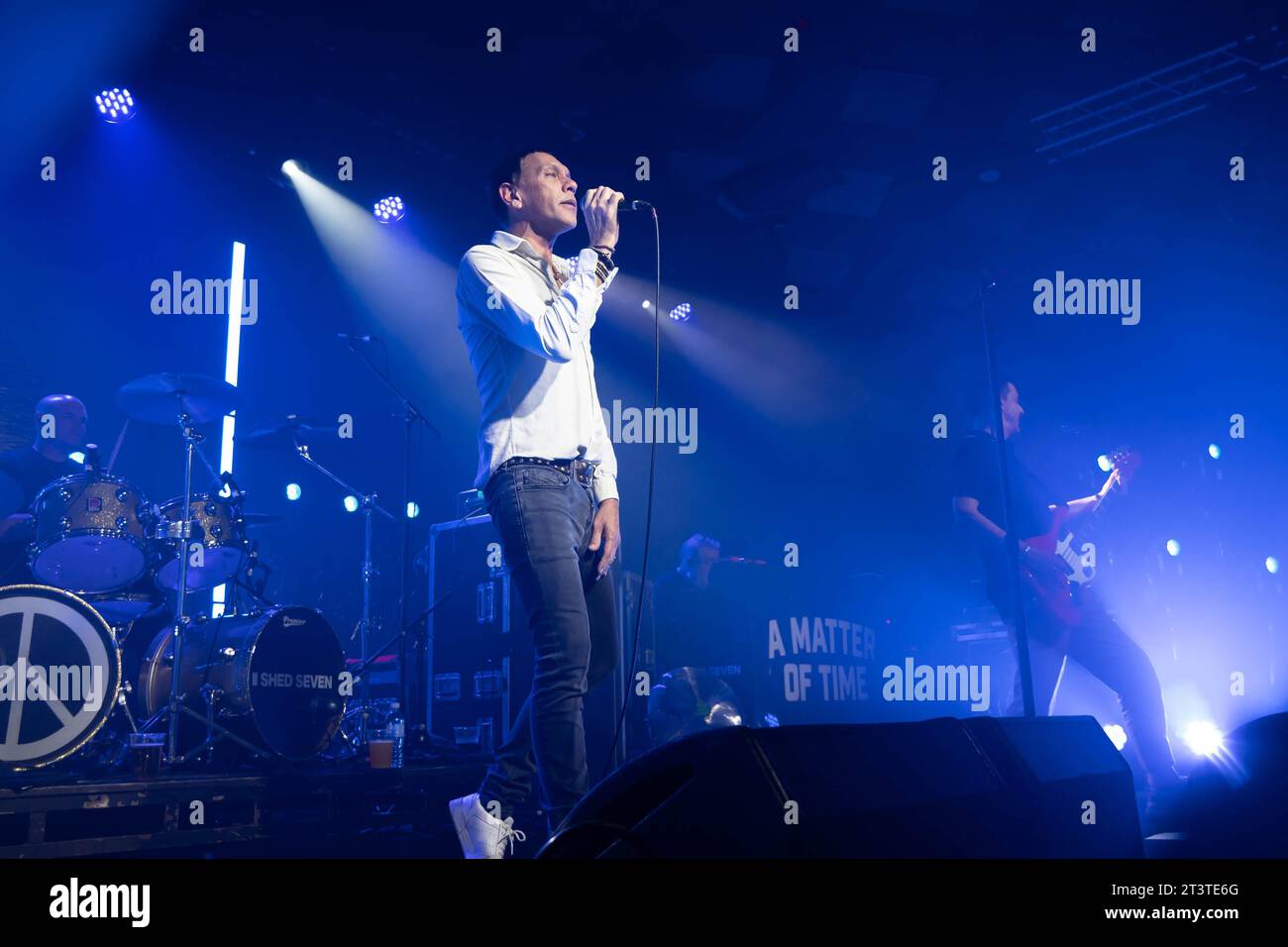Photographs of Rick Witter of Shed Seven performing at Barrowland ...
