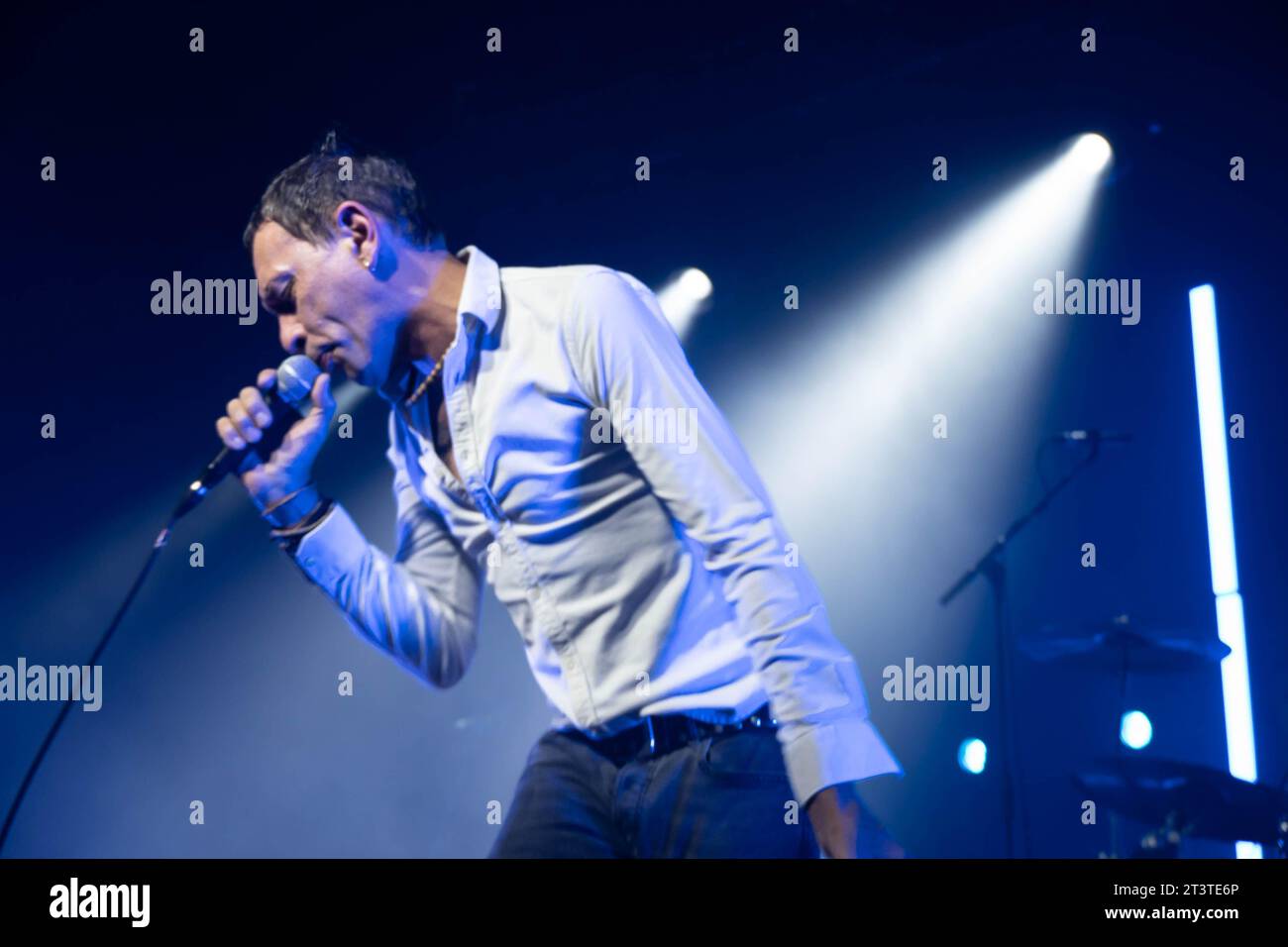 Photographs of Rick Witter of Shed Seven performing at Barrowland ...