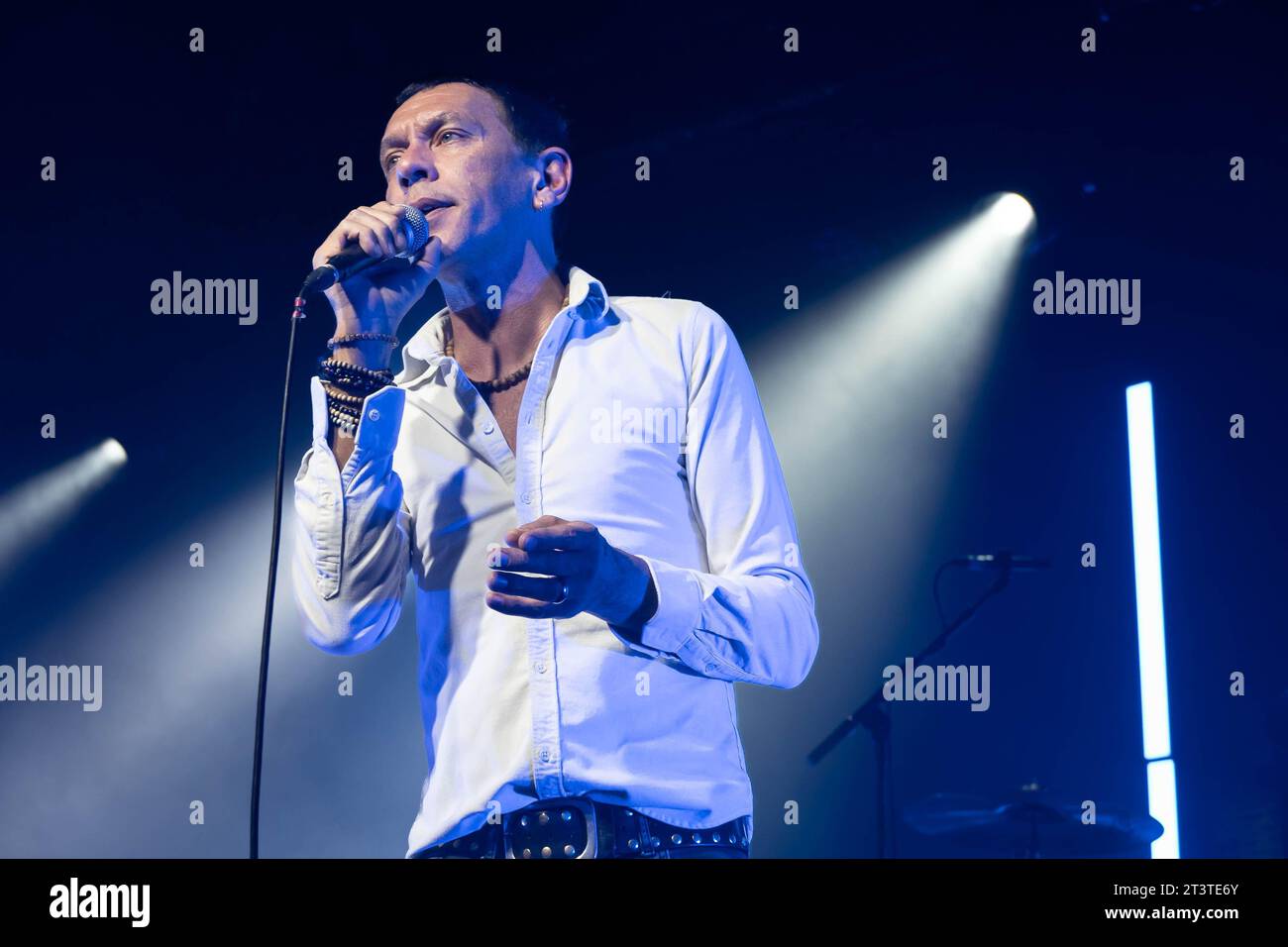 Photographs of Rick Witter of Shed Seven performing at Barrowland ...