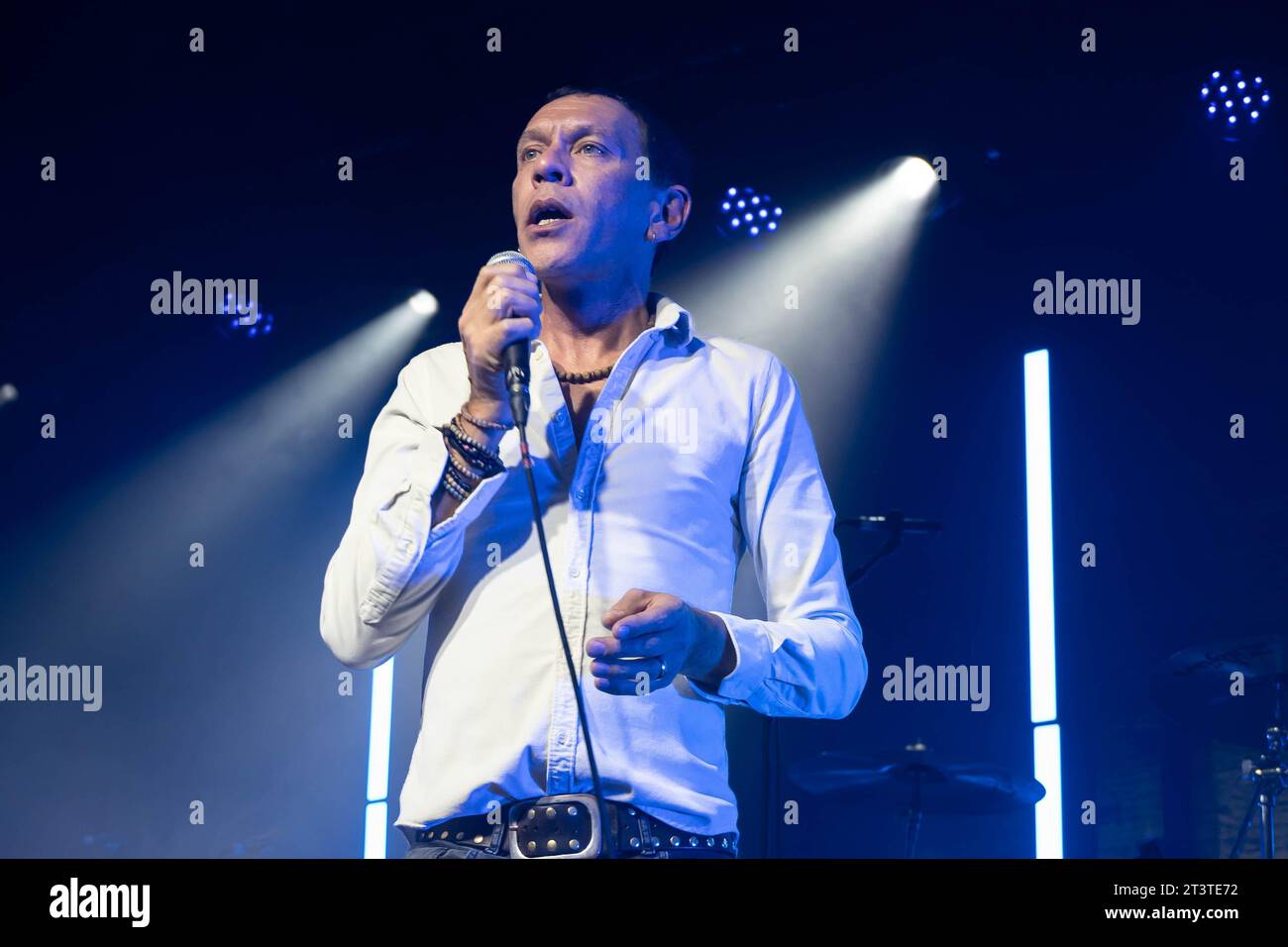 Photographs of Rick Witter of Shed Seven performing at Barrowland ...