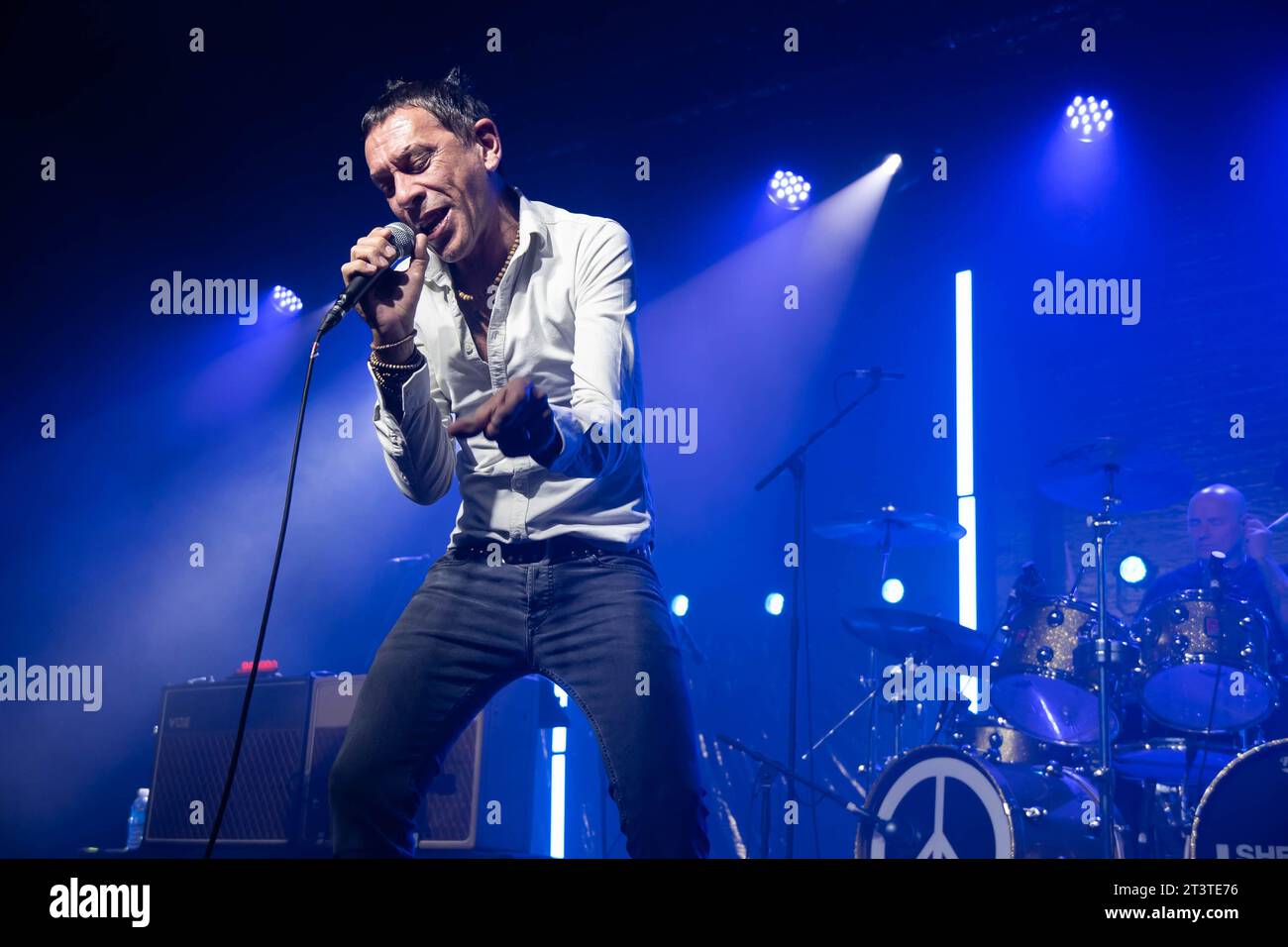 Photographs of Rick Witter of Shed Seven performing at Barrowland ...
