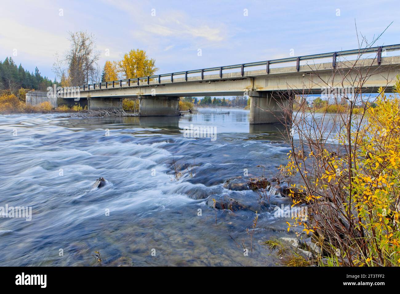 Autumn river landscape nature hi-res stock photography and images - Alamy