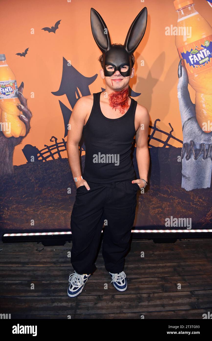 Sinan Movez beim Opening der Fanta Haunted Mansion in der Arena Berlin ...