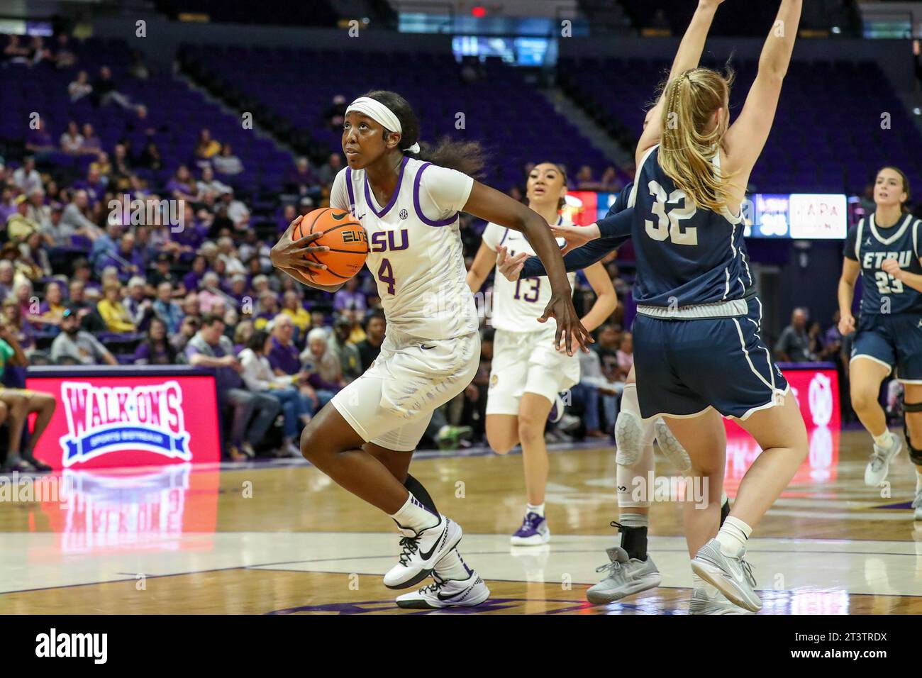 Baton Rouge, LA, USA. 26th Oct, 2023. LSU's Flau'jae Johnson (4) drives ...