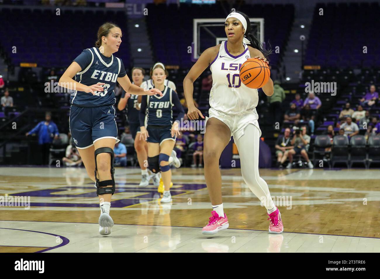 Baton Rouge, LA, USA. 26th Oct, 2023. LSU's Angel Reese (10) tries to ...