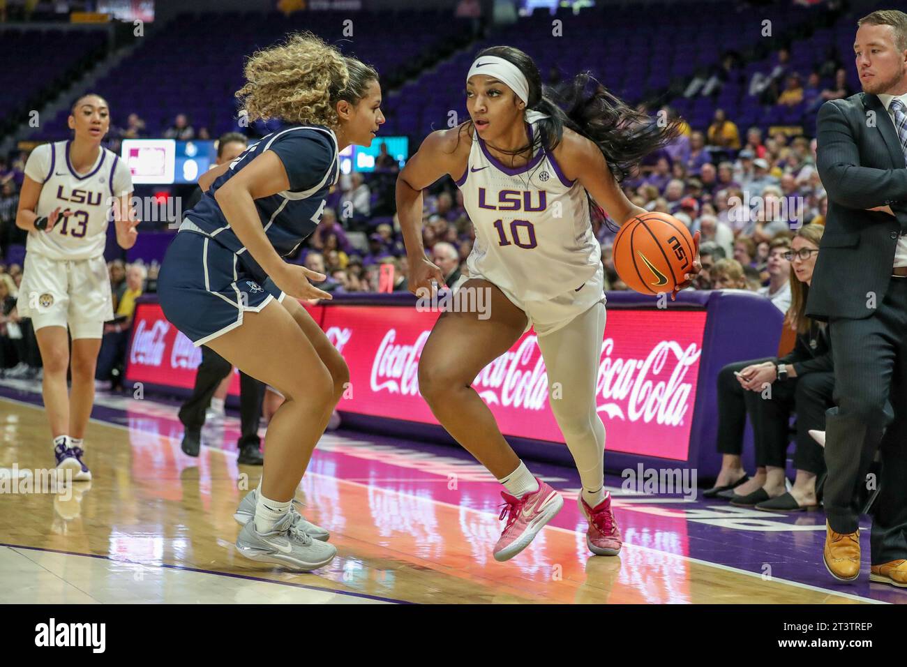 Baton Rouge, LA, USA. 26th Oct, 2023. LSU's Angel Reese (10) drives ...