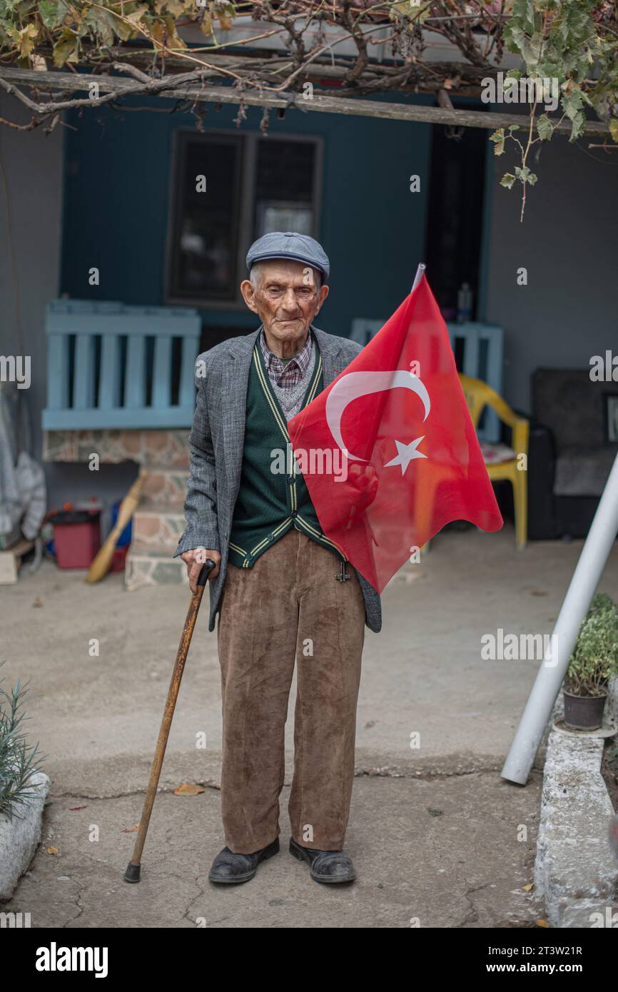 Kirklareli, Turkey. 25th Oct, 2023. 102-year-old Aziz Gündogdu stands ...