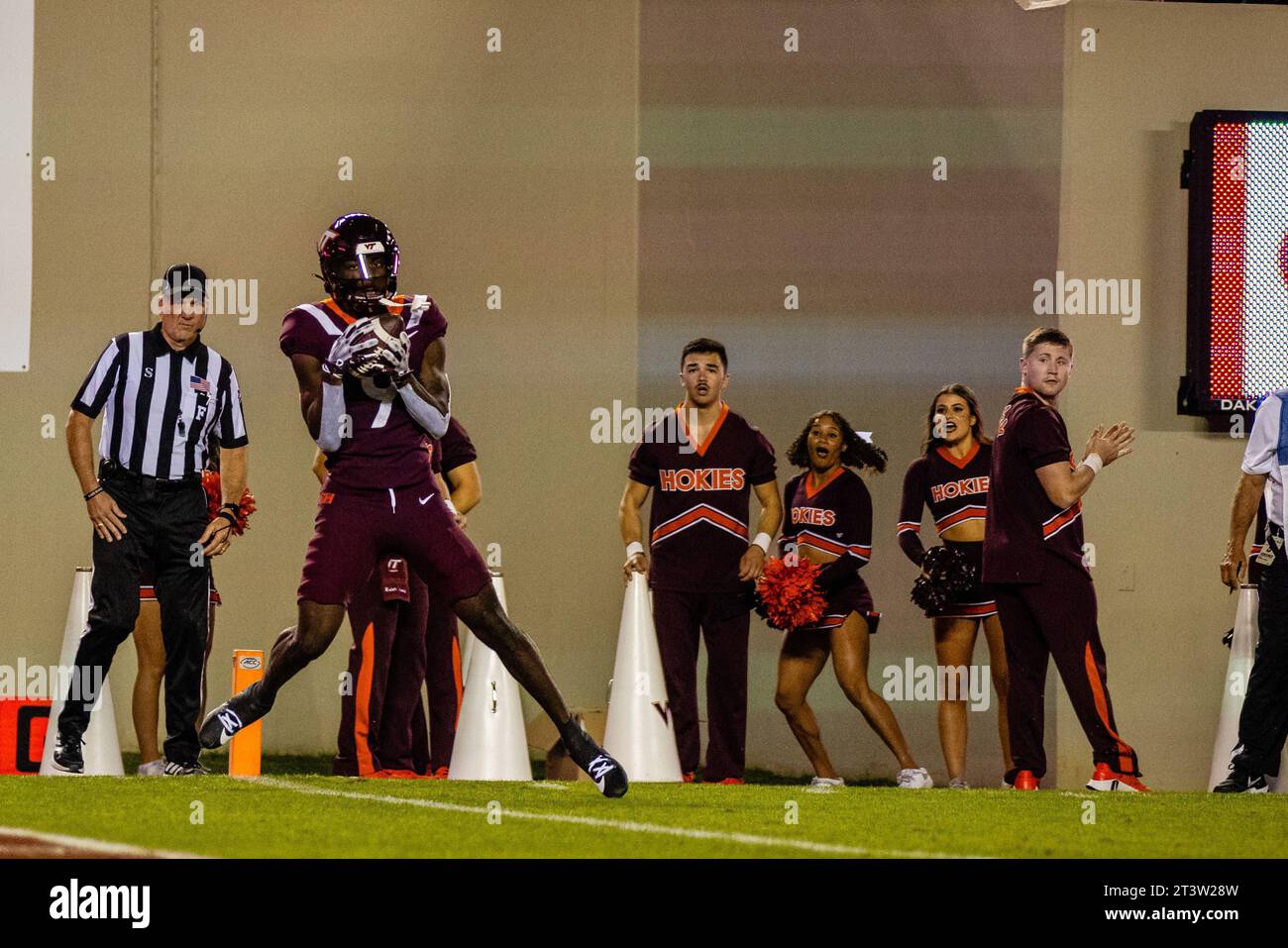 Blacksburg, VA, USA. 26th Oct, 2023. Virginia Tech Hokies wide receiver Da'Quan Felton (9) makes ...