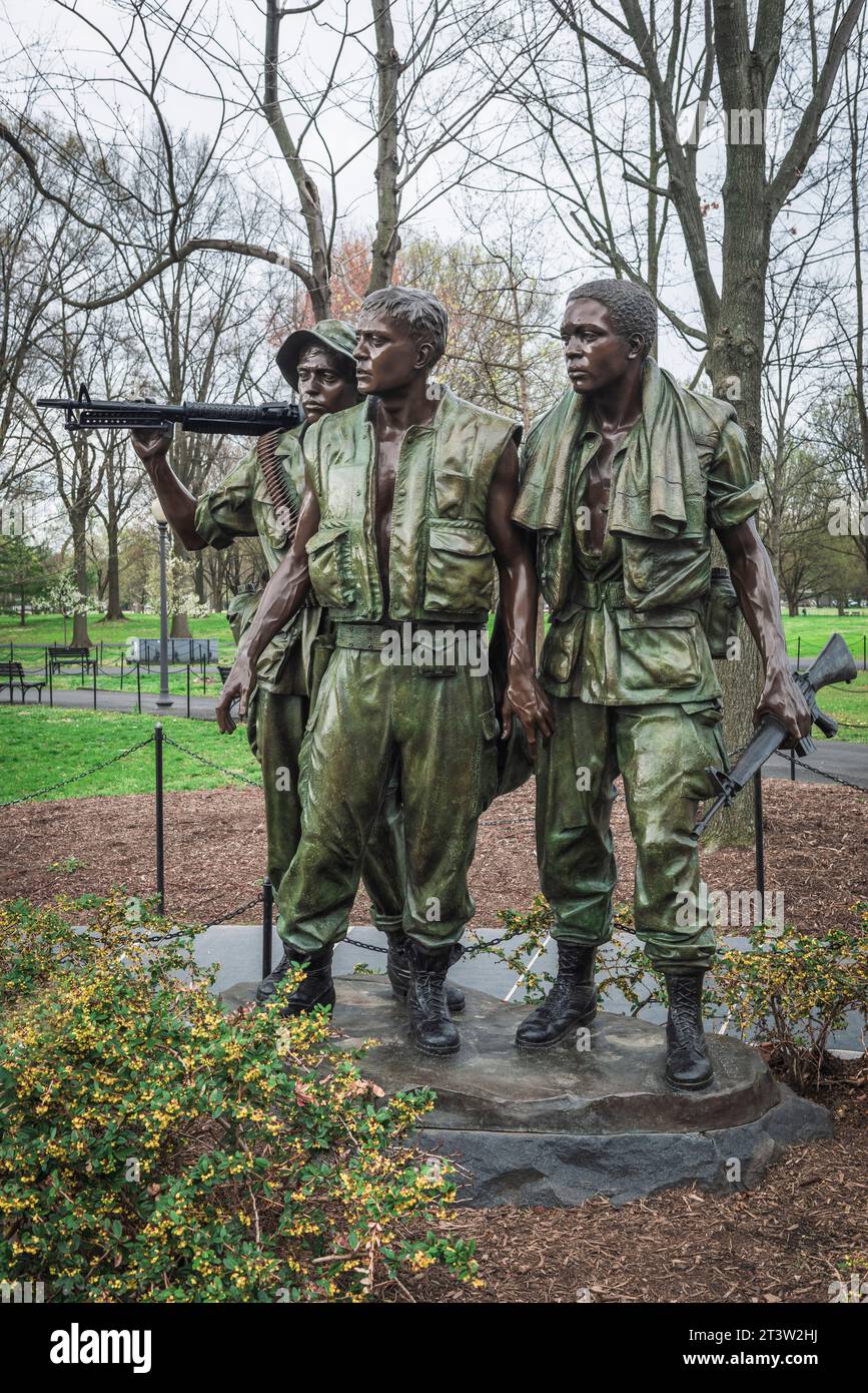 The Three Soldiers memorial at the Vietnam Veterans Memorial ...