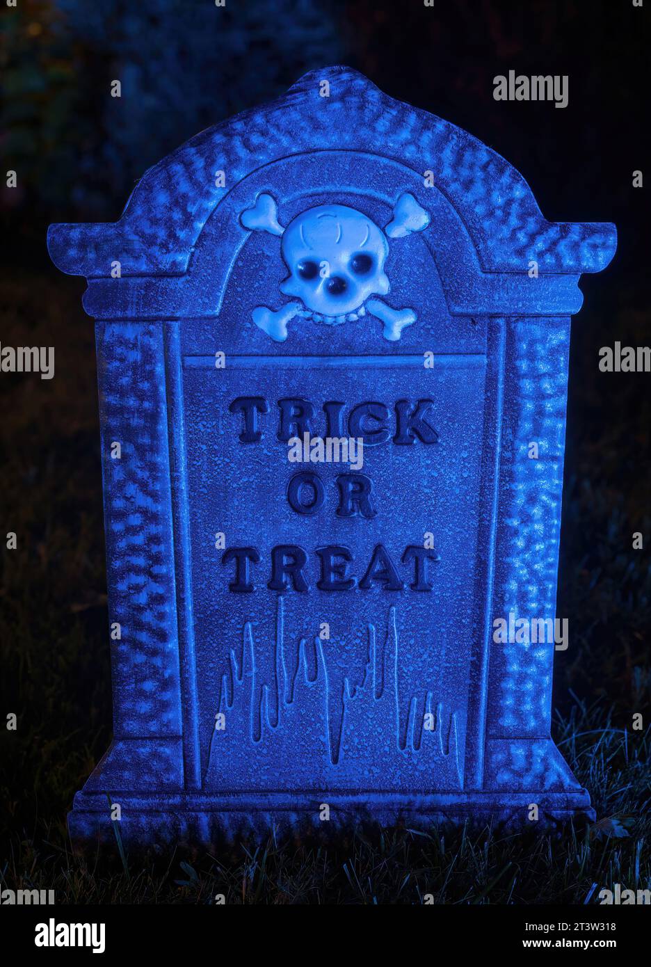 Halloween Tombstone with Skull and Trick Or Treat Decorating Yard at ...