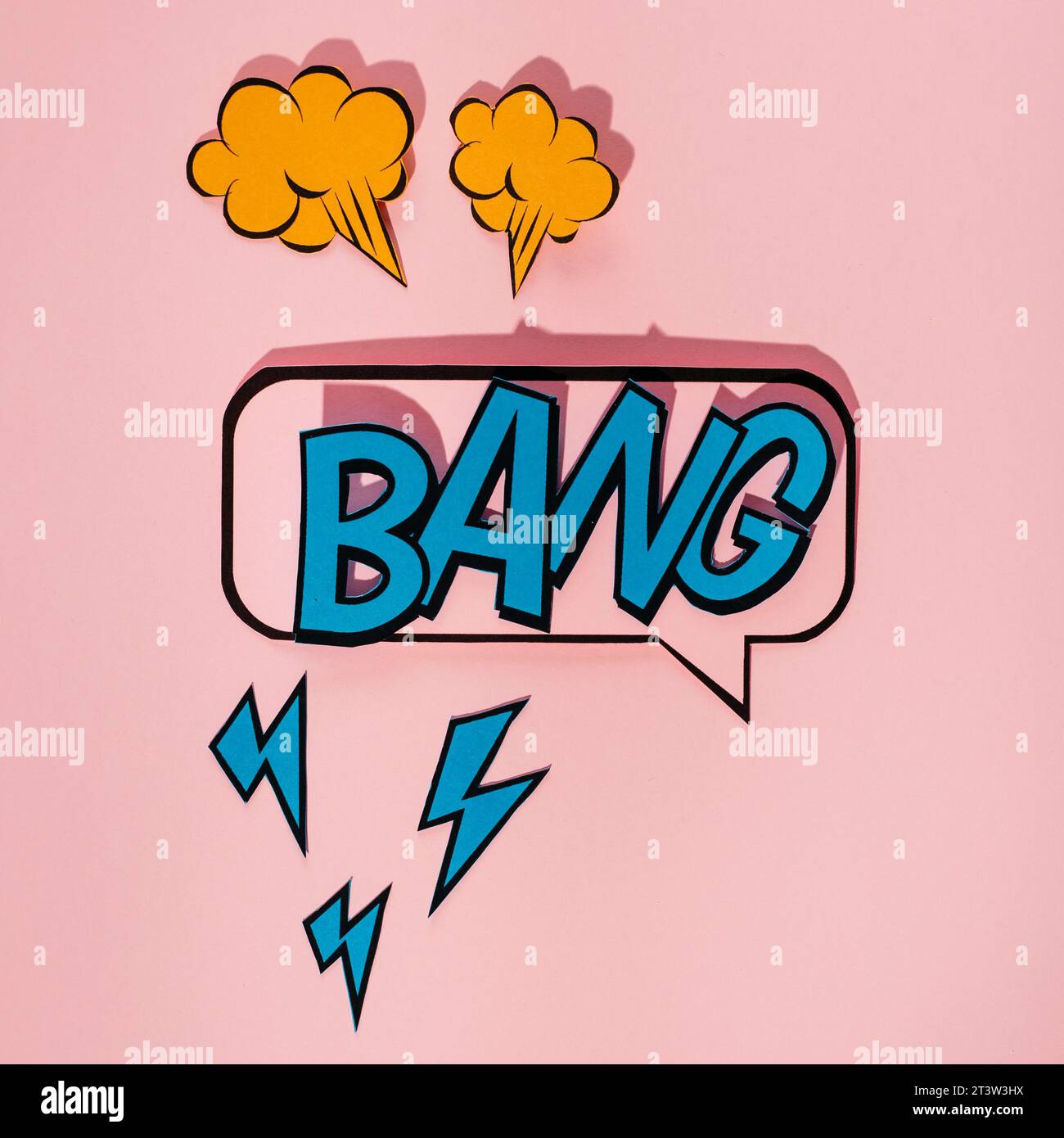 Sound effect bang icon speech bubble pink background Stock Photo - Alamy