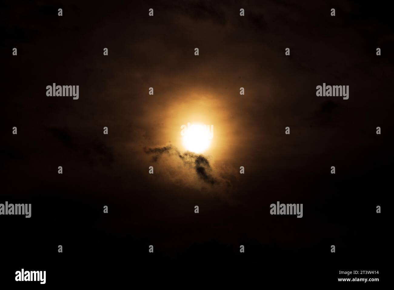 reflection of the sun in the clouds Stock Photo - Alamy