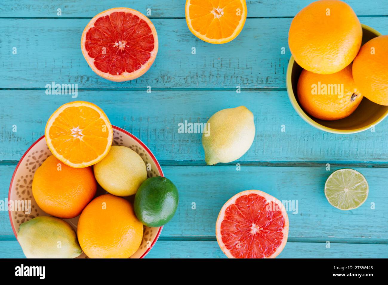 Vivid fresh citrus fruits wooden surface Stock Photo - Alamy
