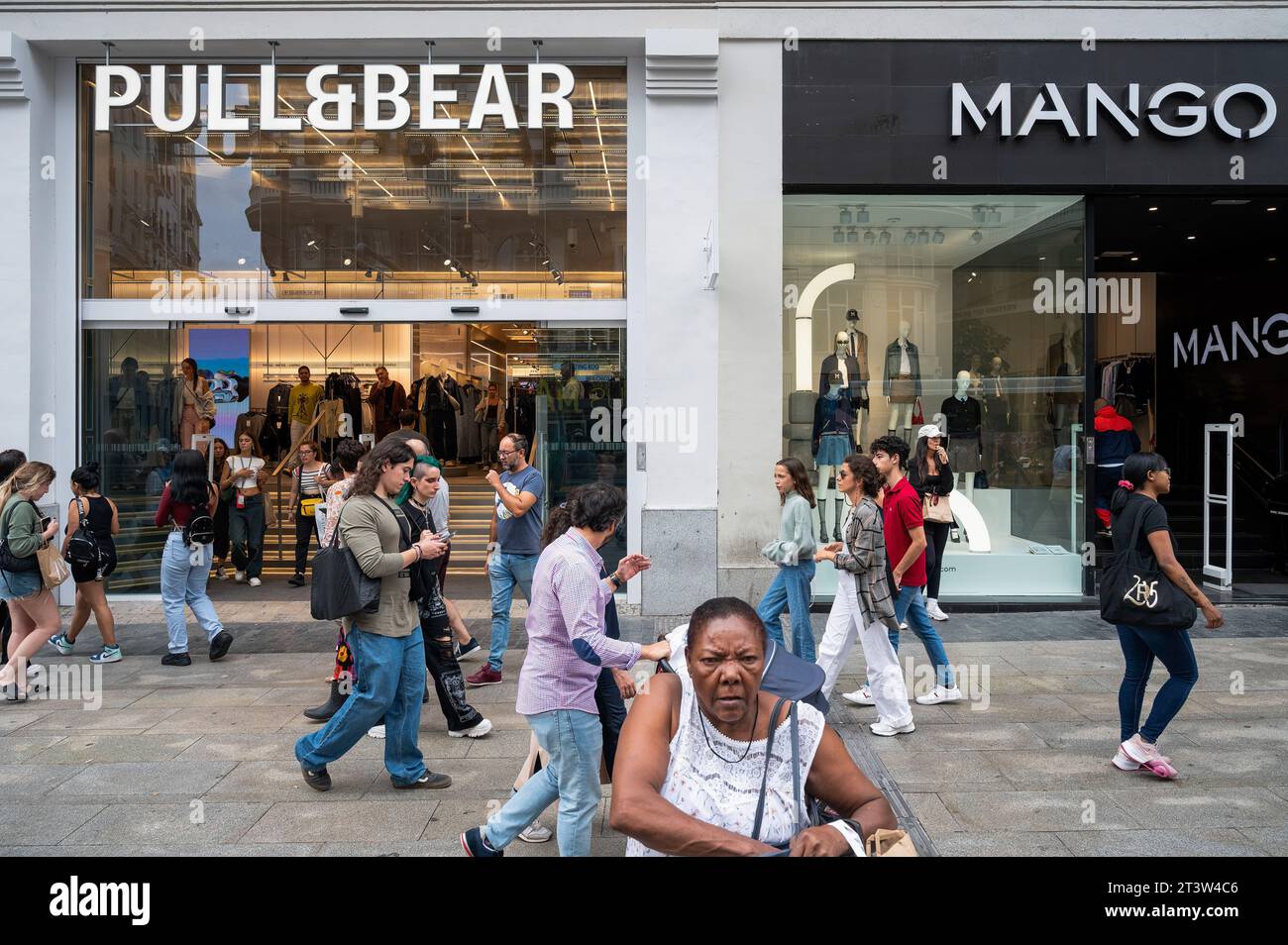 Limited company stores hi-res stock photography and images - Alamy