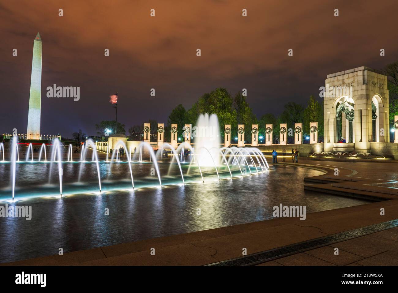 Wwii memorial nighttime hi-res stock photography and images - Alamy