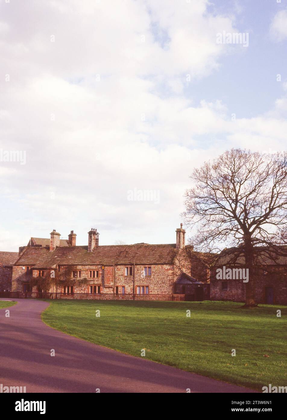 Traditional building in countryside Stock Photo - Alamy