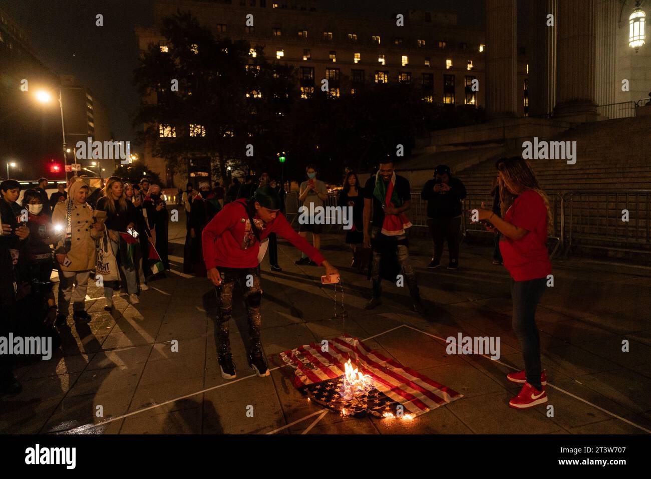Burning American Flag as hundreds protesters including some jewish ...