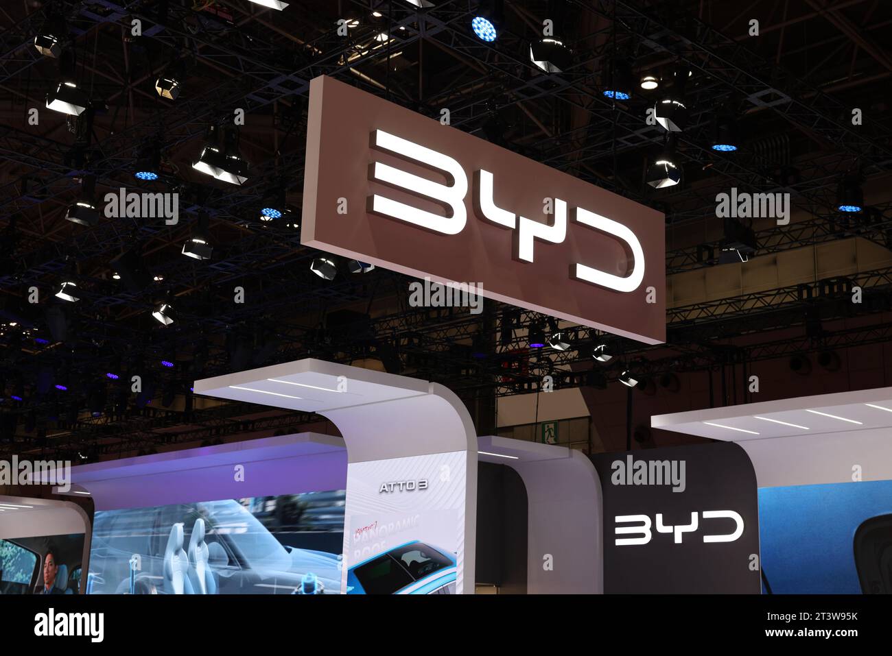 Byd logo hi-res stock photography and images - Alamy