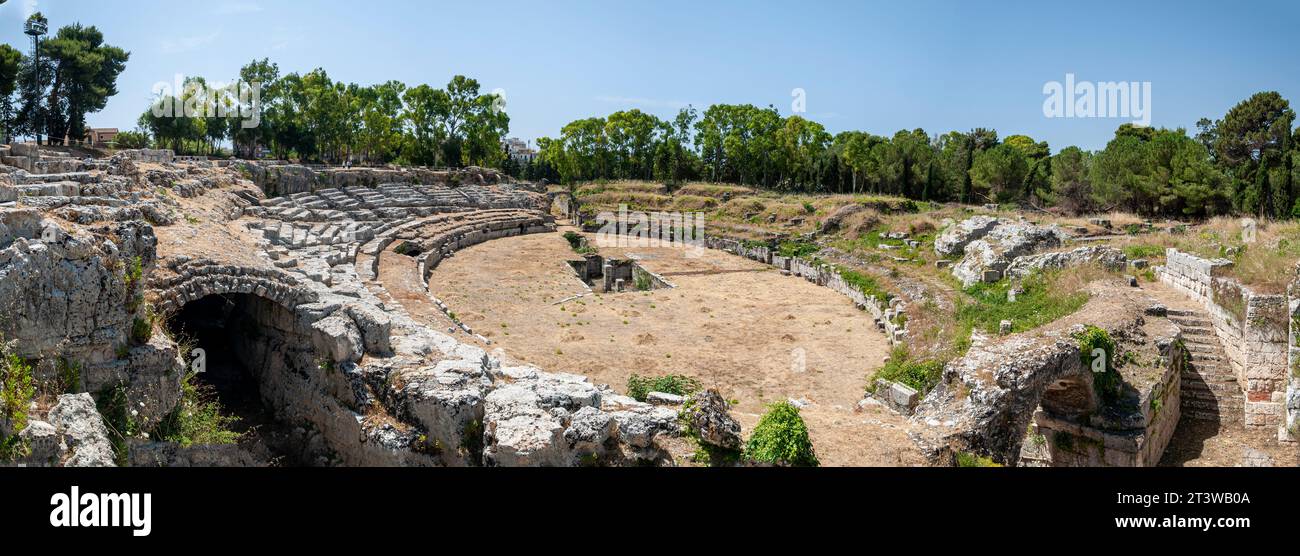 Complete overview of the Roman amphitheater in Syracuse Stock Photo - Alamy