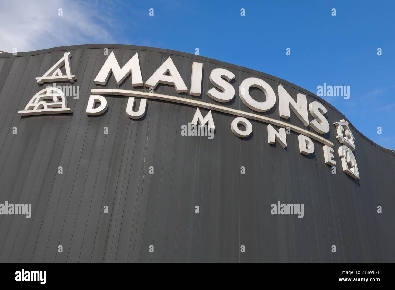 Maisons du monde sign hi-res stock photography and images - Alamy