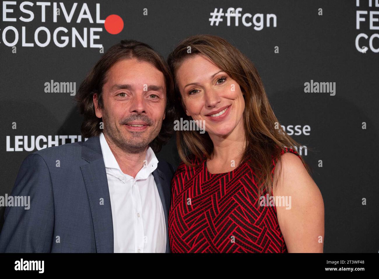 Mara BERGMANN, Moderatorin, mit Partner Alexander Alex HOFFMANN, Roter Teppich, Red Carpet Show ...