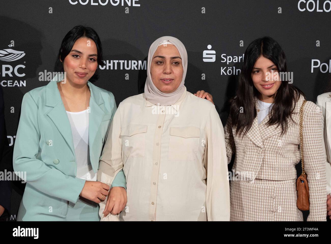 Olfa HAMROUNI mit ihren Toechtern Eya und Tayssir, Roter Teppich, Red Carpet Show, Ankunft ...