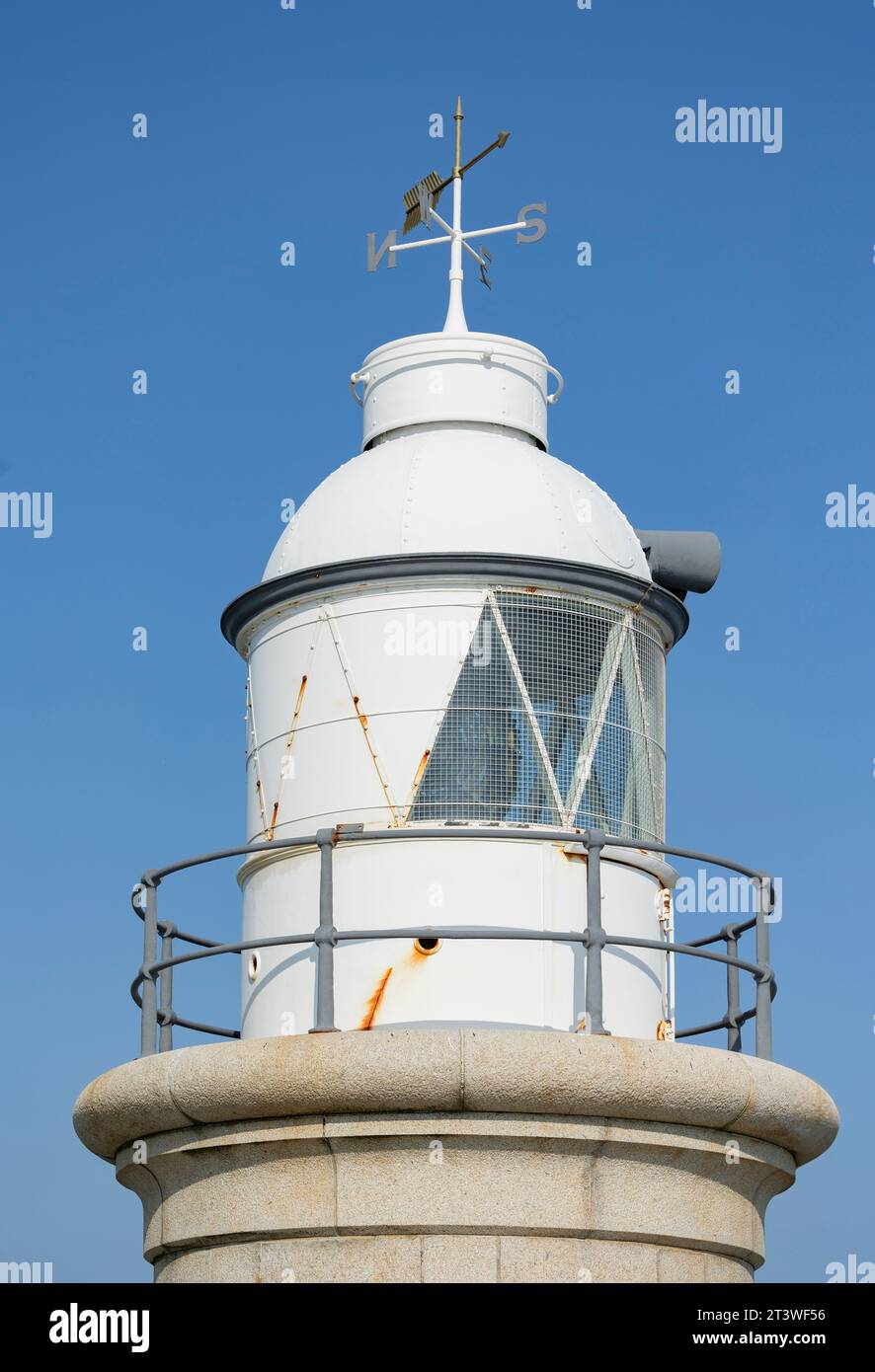 Folkestone Harbour Arm Lighthouse Stock Photo - Alamy