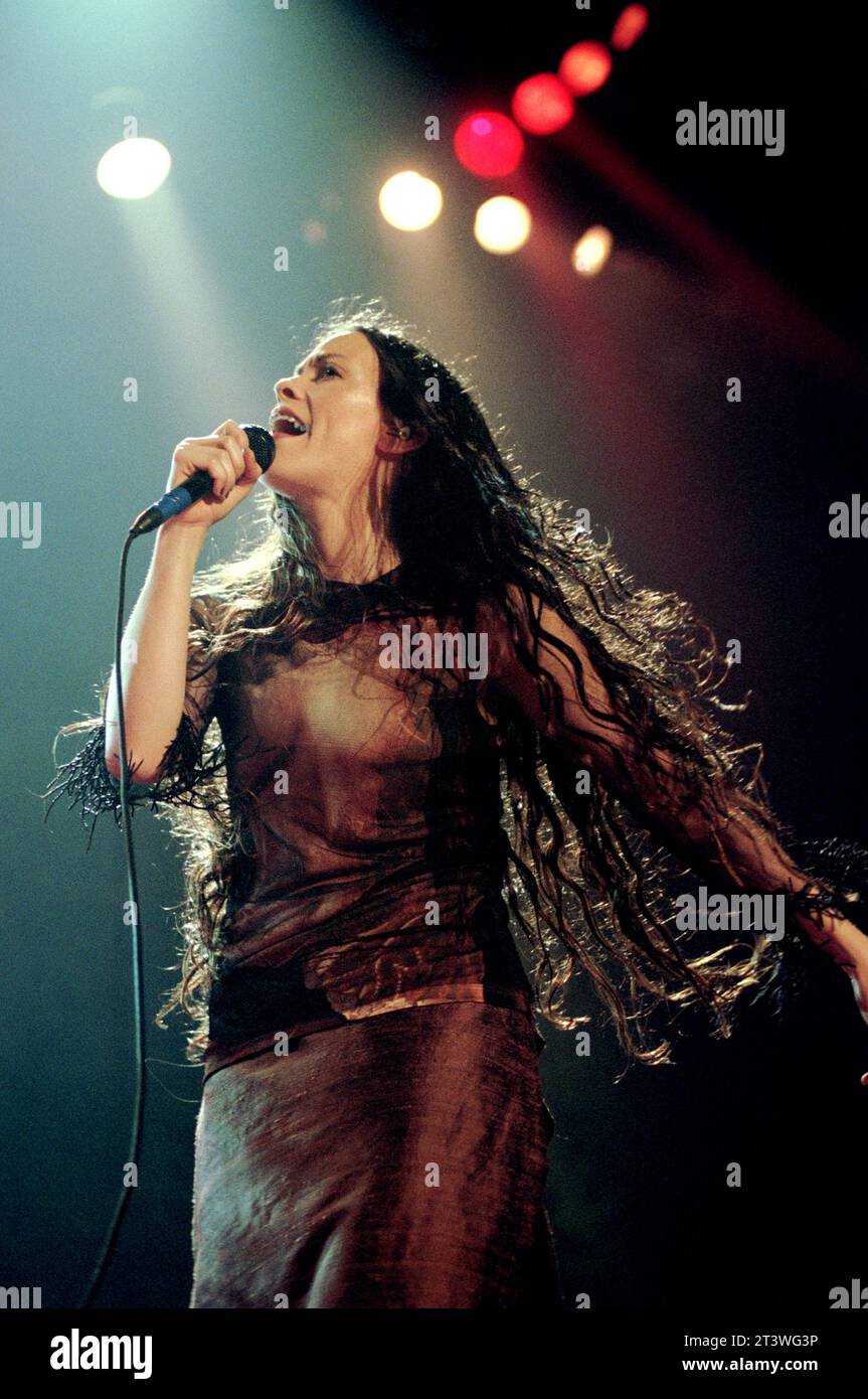 Alanis morissette photographs hi-res stock photography and images - Alamy