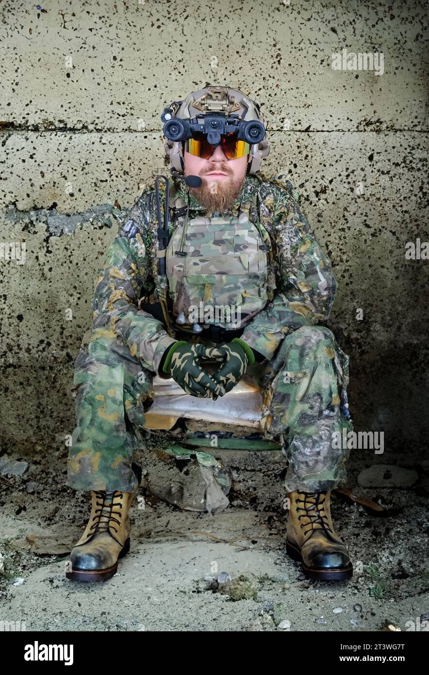 Dirty soldier hi-res stock photography and images - Alamy