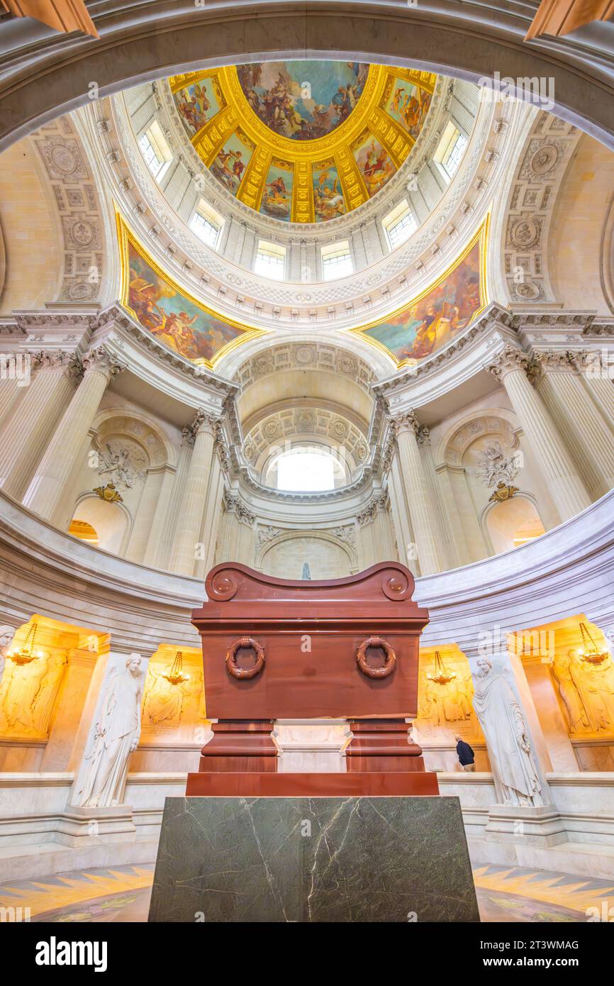 Tomb of Napoleon at Les Invalides. Keep the mortal remains of Napoleon following their ...