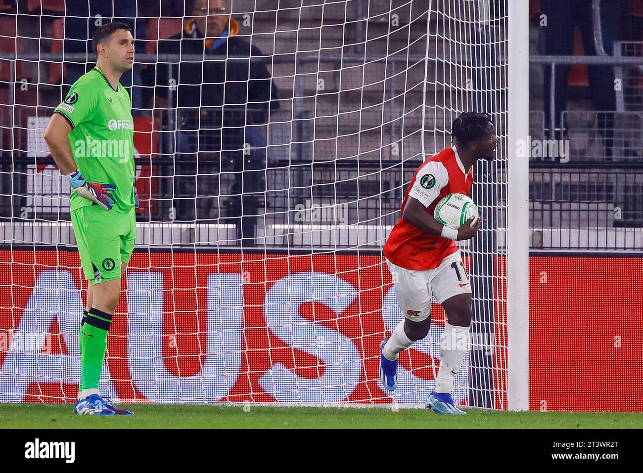 ALKMAAR, NETHERLANDS - OCTOBER 26: Ibrahim Sadiq (AZ Alkmaar) scores ...