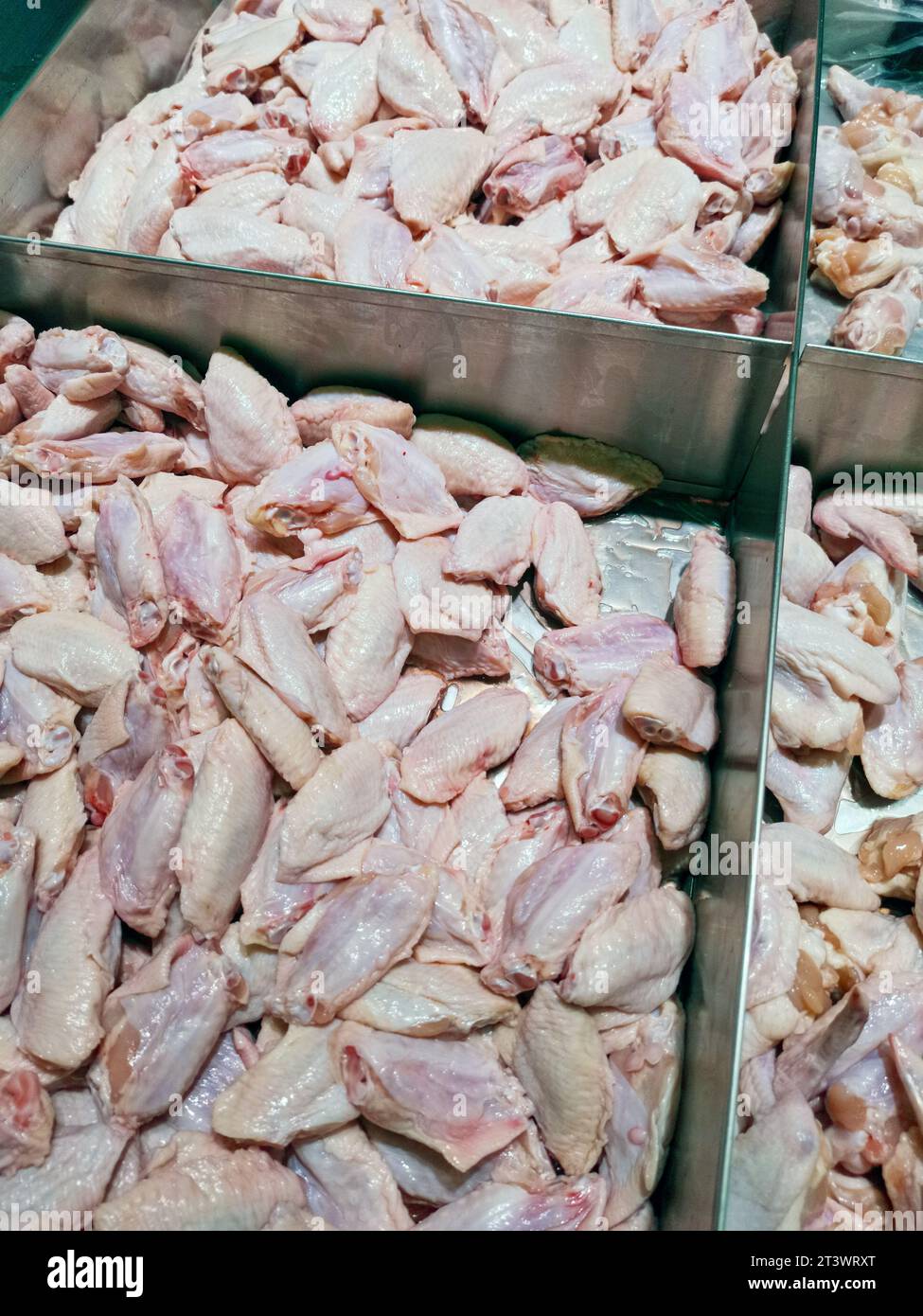 Chicken wing muscle anatomy hi-res stock photography and images - Alamy