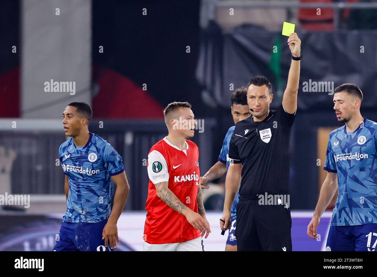 ALKMAAR, NETHERLANDS - OCTOBER 26: referee Sven Jablonski (GER) show ...