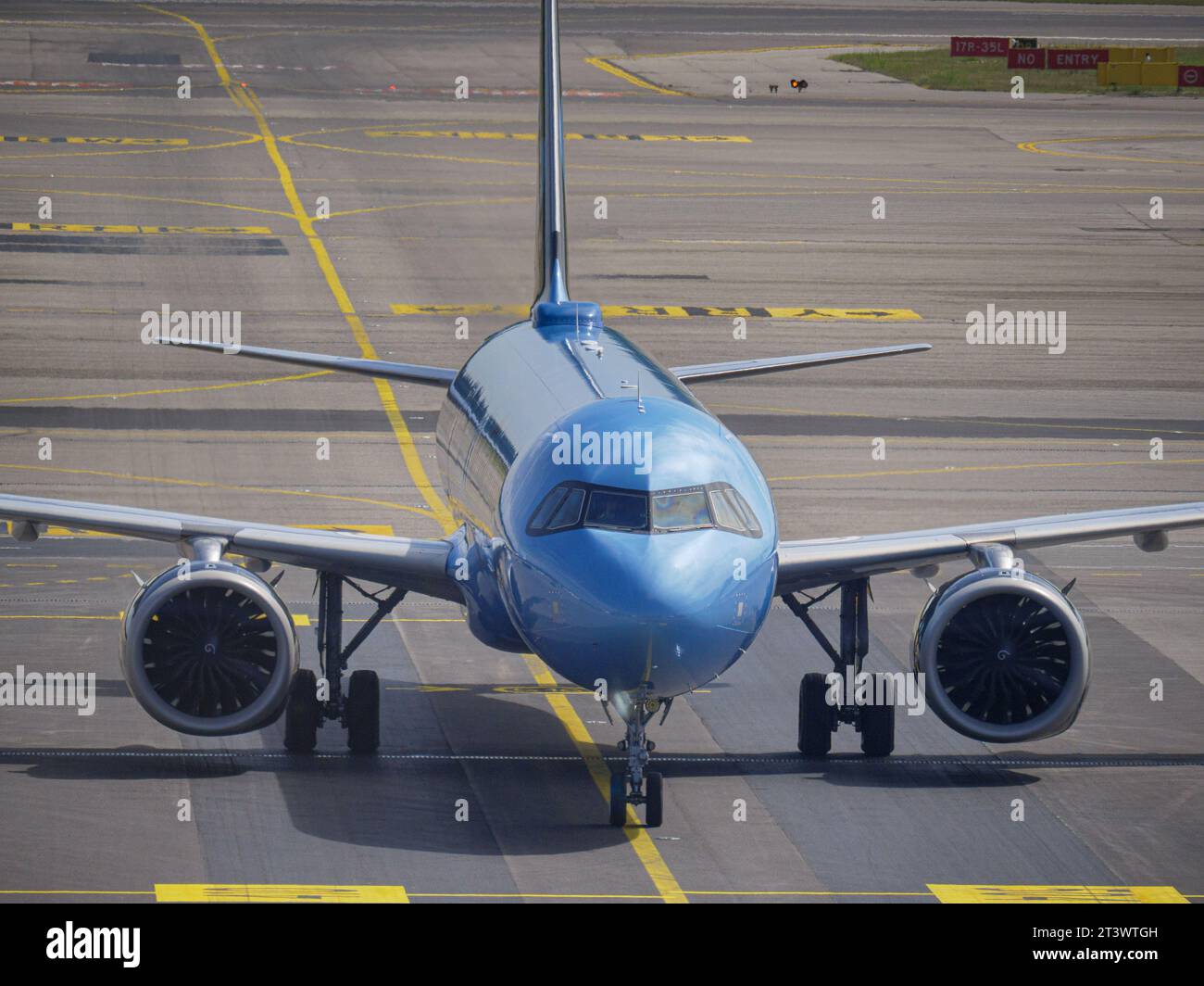 Front View of an Airplane in Motion on the Runway Stock Photo - Alamy