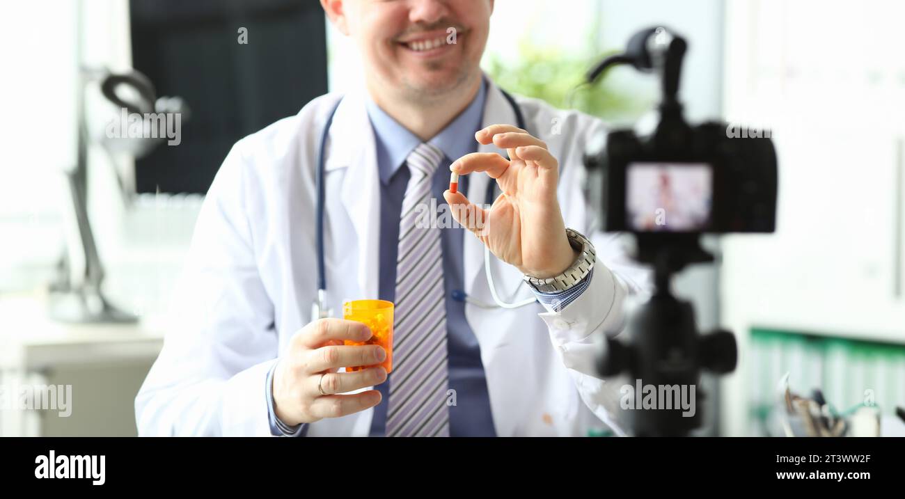 Doctor holding tablets Stock Photo - Alamy