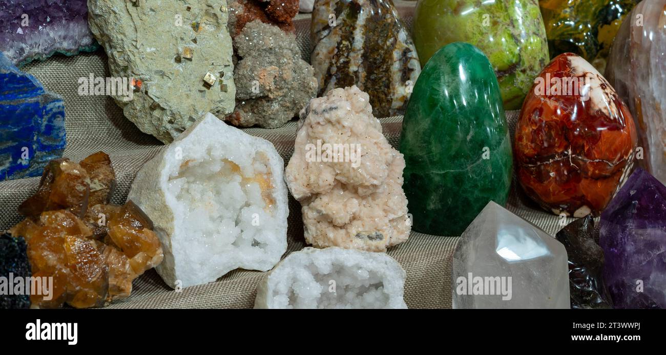 Minerals and gemstones for sale at a market Stock Photo - Alamy