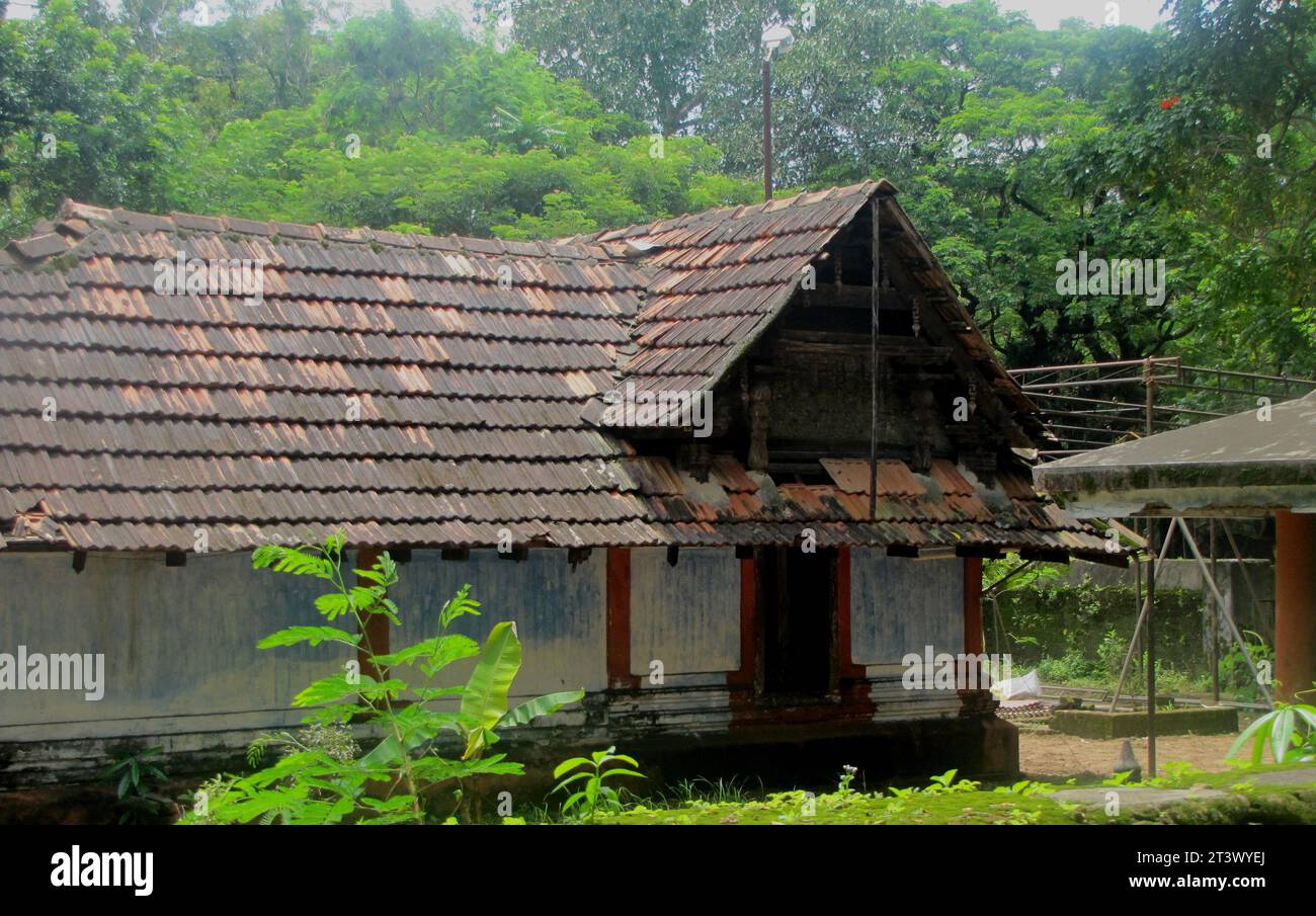 Traditional old temple from Kerala Stock Photo - Alamy