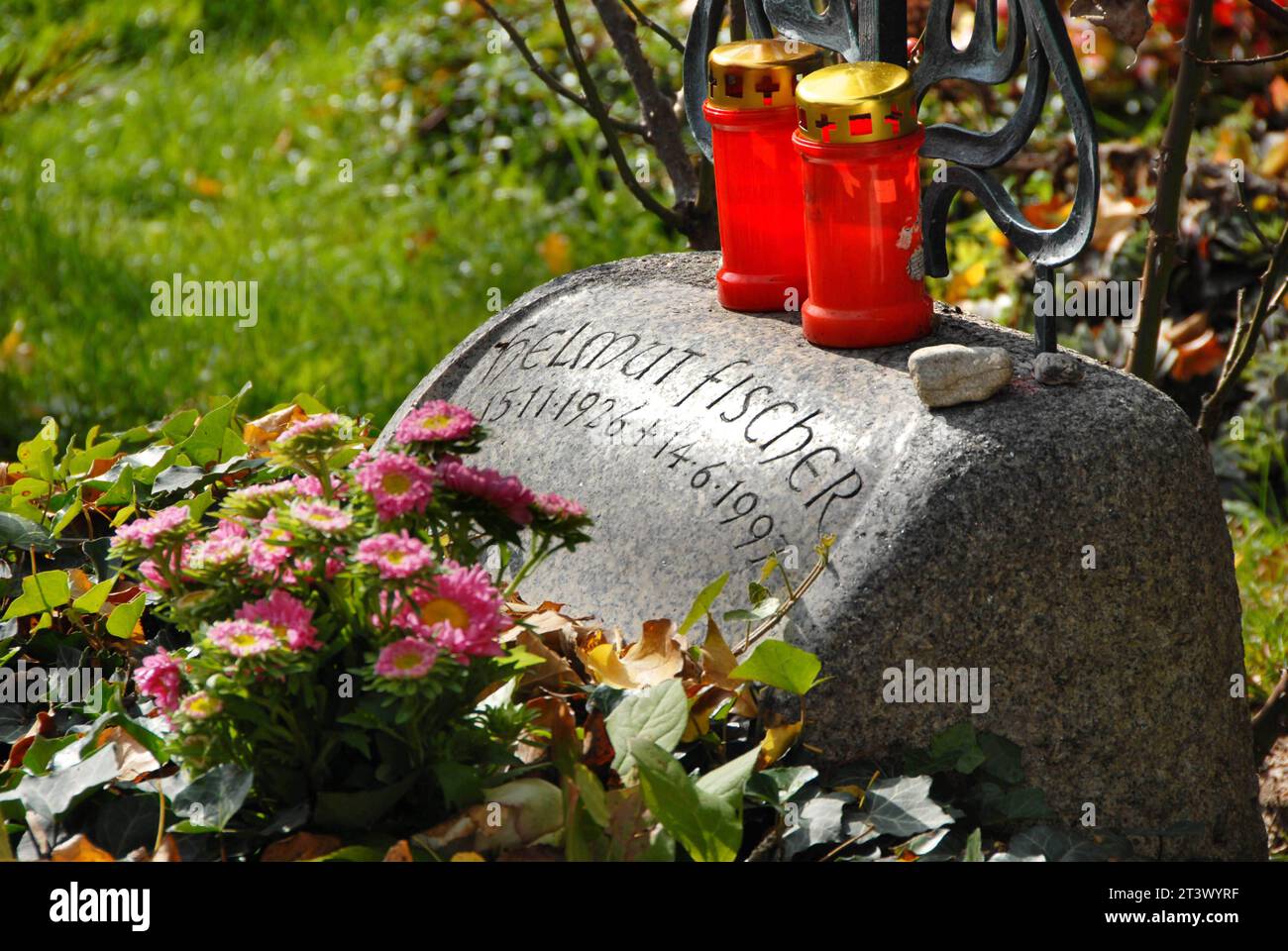 München, Friedhof, Grab, Allerheiligen, Allerseelen, Totensonntag ...