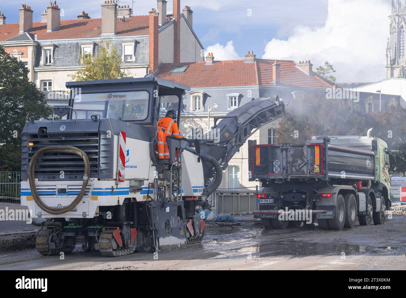 Asphalting machines on construction hi-res stock photography and images ...