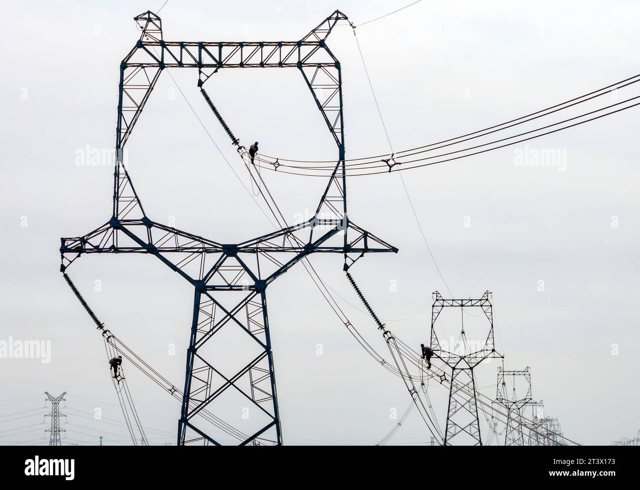 Transmission line maintenance hi-res stock photography and images - Alamy