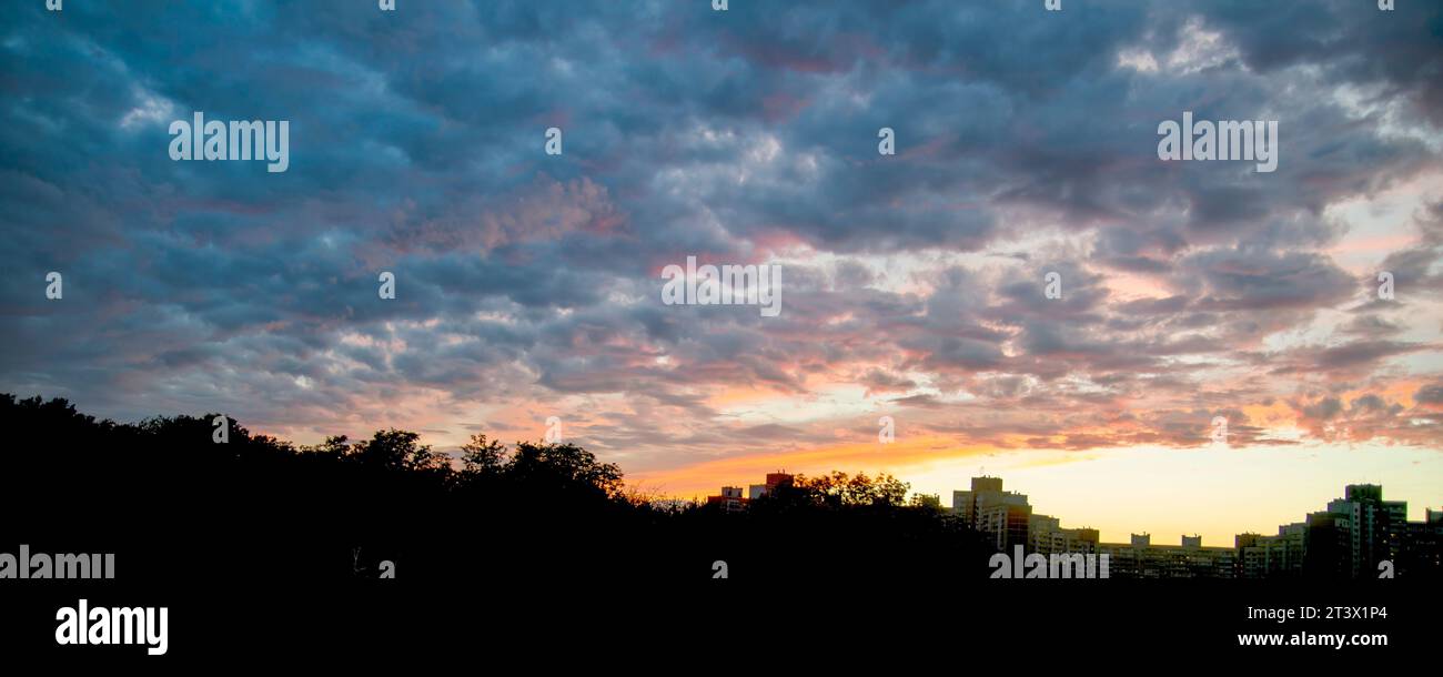 Thunderstorm is coming - stormy clouds in dark sky Stock Photo - Alamy