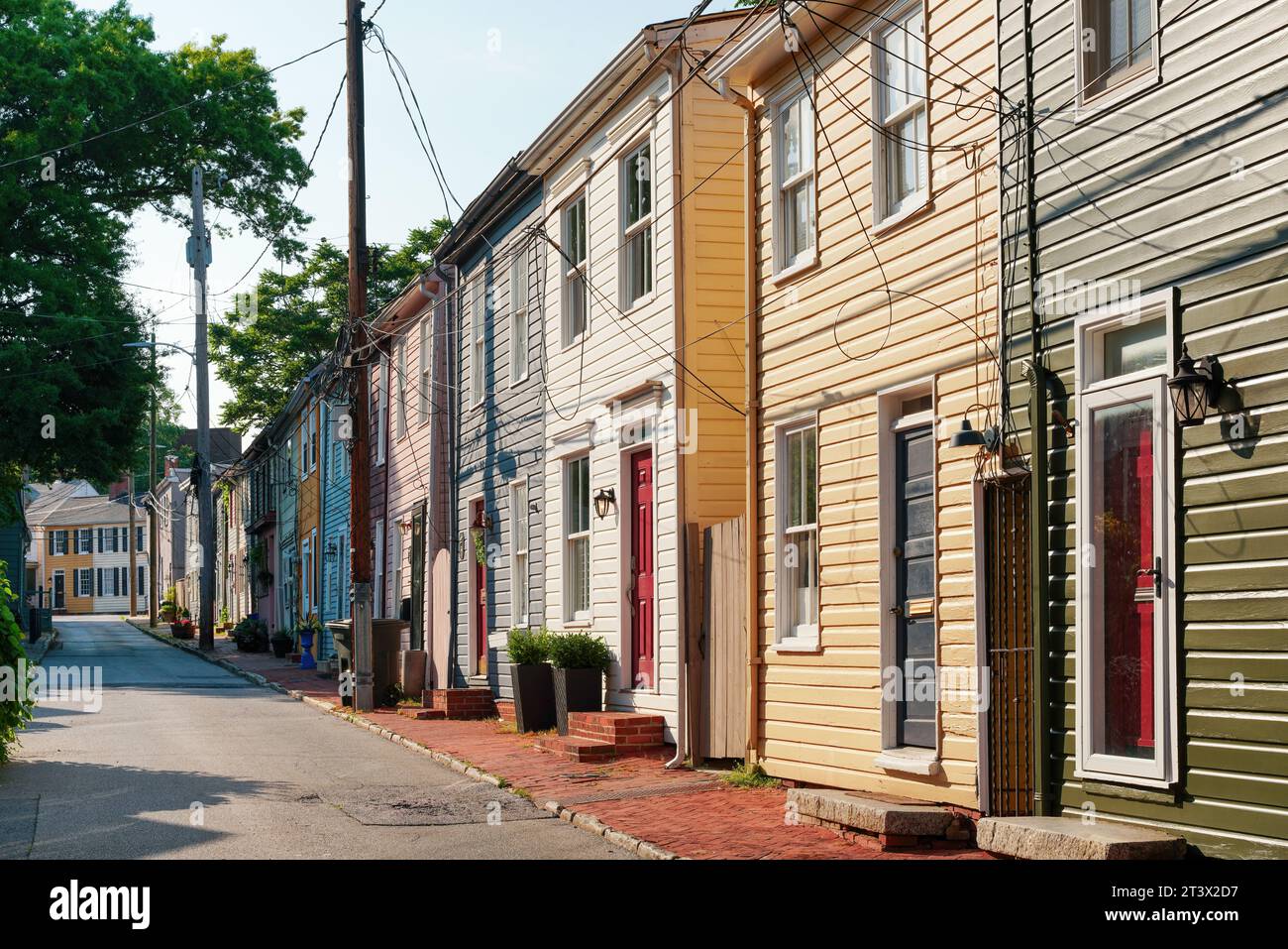 Colorful wooden townhouses in historic downtown Annapolis, Maryland ...