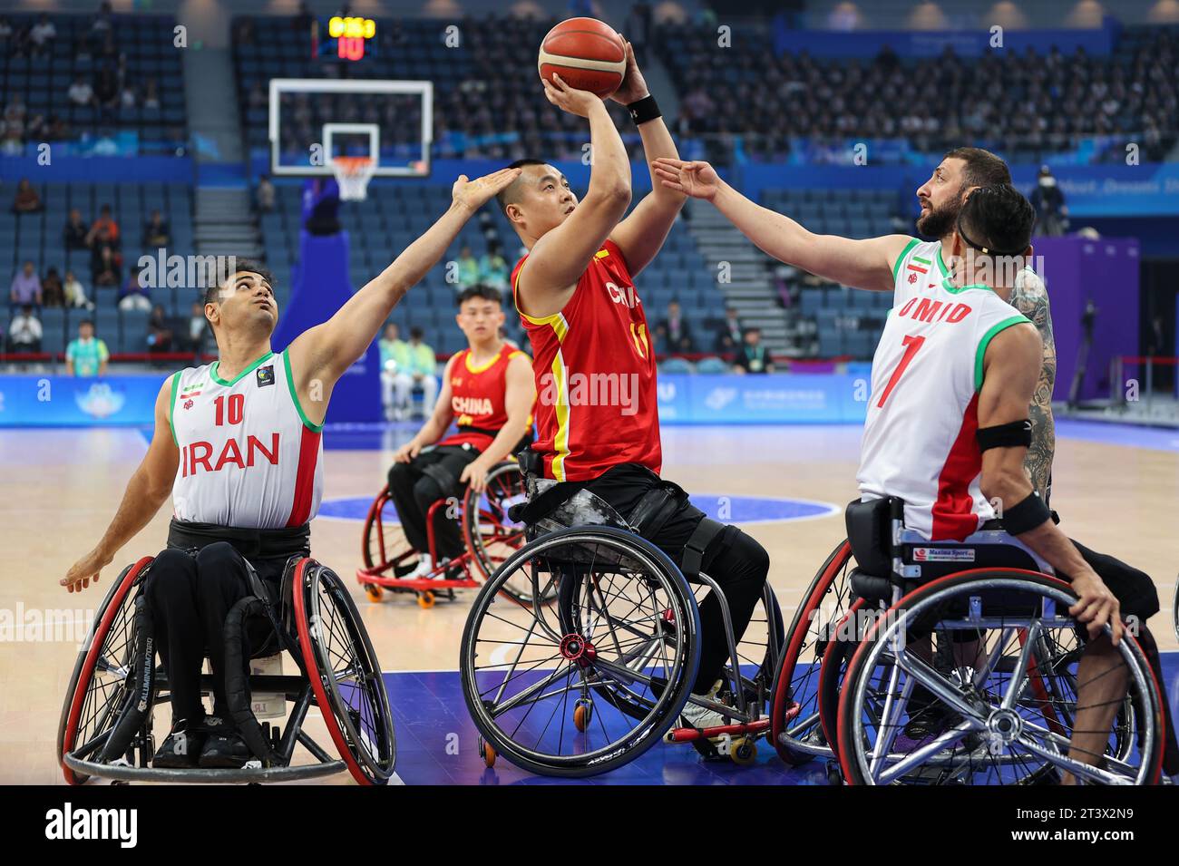 Hangzhou, China's Zhejiang Province. 27th Oct, 2023. Yang Zheng (C) of ...