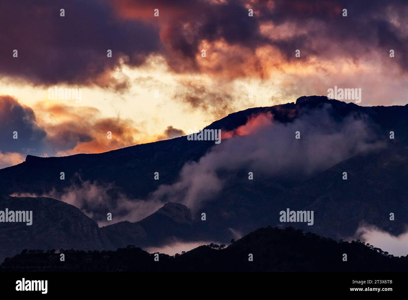 Hugging clouds hi-res stock photography and images - Alamy
