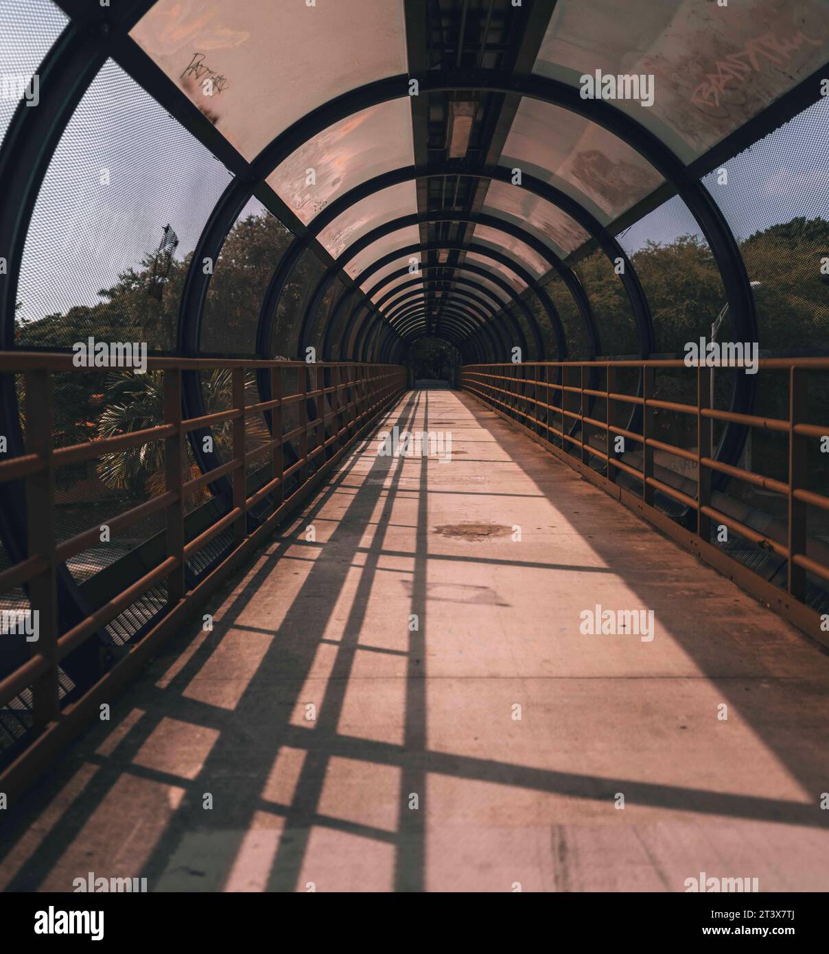 tunnel connexion miami Florida bridge Stock Photo - Alamy