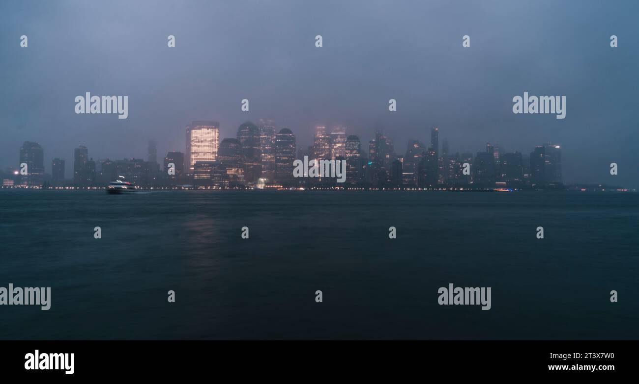 Manhattan skyline rain new york hi-res stock photography and images - Alamy