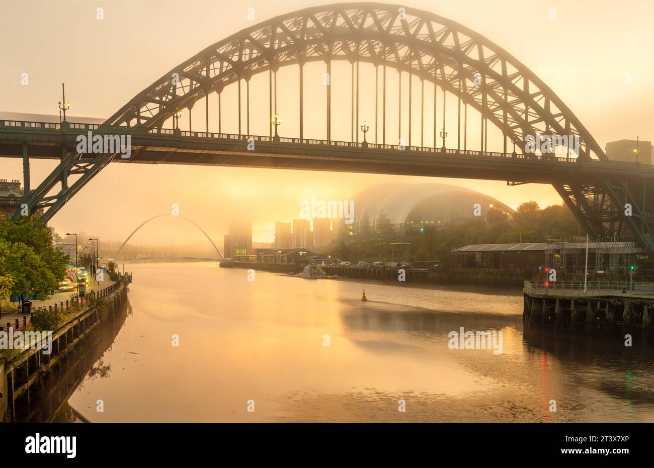 Silhouette of tyne bridges hi-res stock photography and images - Alamy